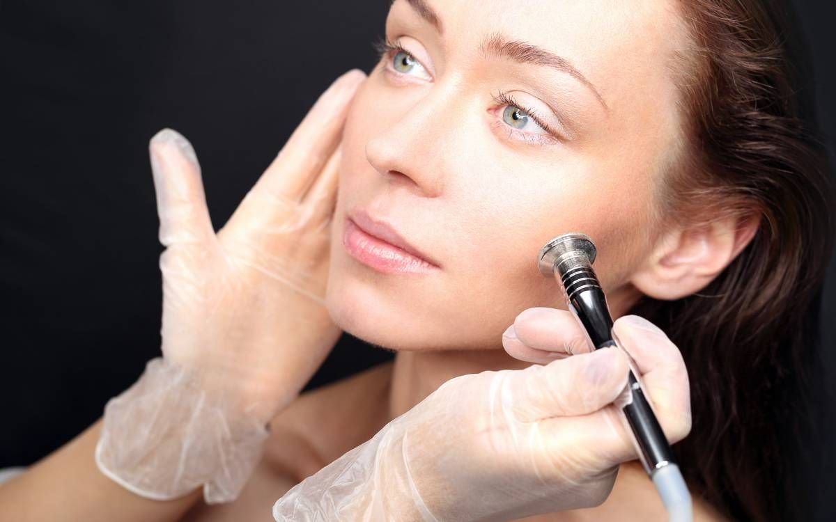 ¿La microdermoabrasión es segura para todas las pieles?